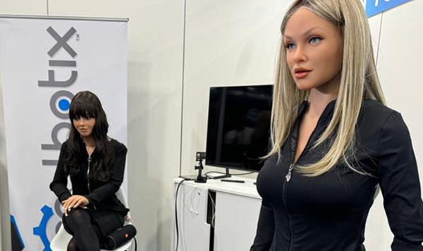 혁신의 중심에서 탄생한 휴머노이드 로봇 '아리아'