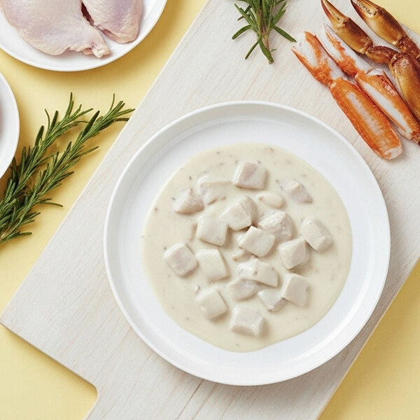 ‘부드럽게 녹는 한입, 영양 가득한 한 스푼‘ 더독앤캣, 신개념 고양이 간식 ‘캣스토랑 크림 밀크스튜’ 선봬